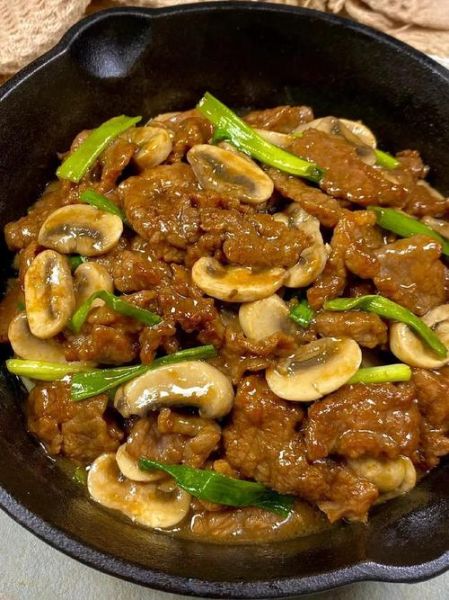 口蘑炒肉怎么做好吃_口蘑炒肉的家常做法-第3张图片-山城妙识