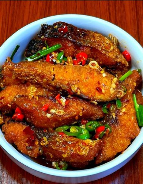 怎么炸鱼块好吃又简单_炸鱼块不腥又酥脆的秘诀-第1张图片-山城妙识