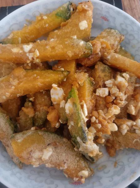 咸蛋黄焗南瓜怎么做才酥脆_咸蛋黄焗南瓜不腥的秘诀-第3张图片-山城妙识