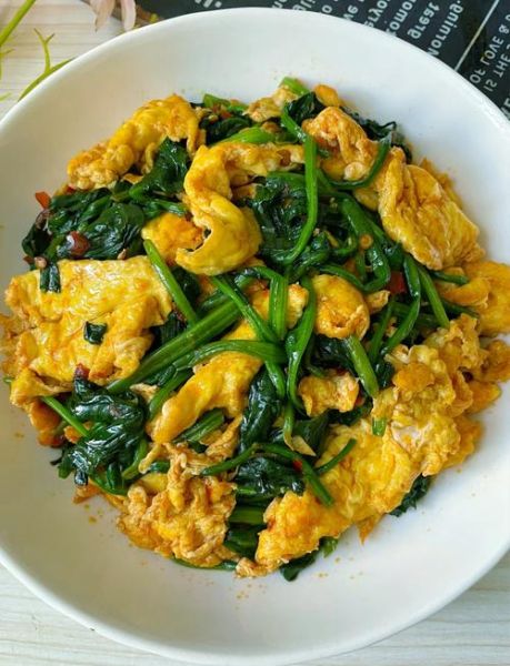 菠菜炒鸡蛋会中毒吗_菠菜和鸡蛋相克吗-第1张图片-山城妙识