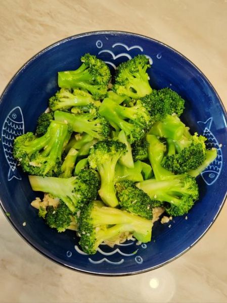 凉拌西兰花怎么做好吃_西兰花焯水几分钟才脆-第1张图片-山城妙识