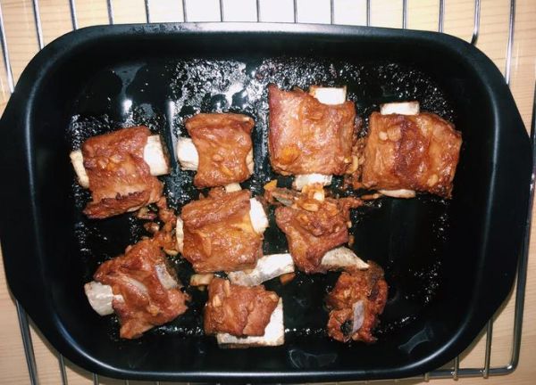 蒜香排骨烤箱版怎么做_烤箱温度时间设置-第2张图片-山城妙识