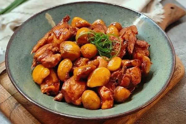 栗子焖鸡怎么做好吃_栗子焖鸡用什么鸡最好-第1张图片-山城妙识