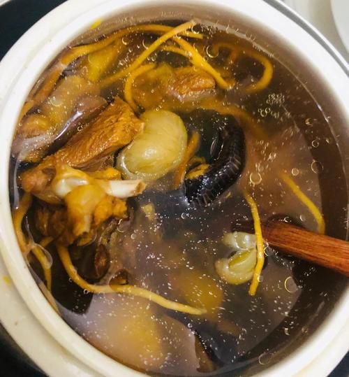 老鸭和什么一起炖汤最好_老鸭汤最佳搭配食材-第1张图片-山城妙识