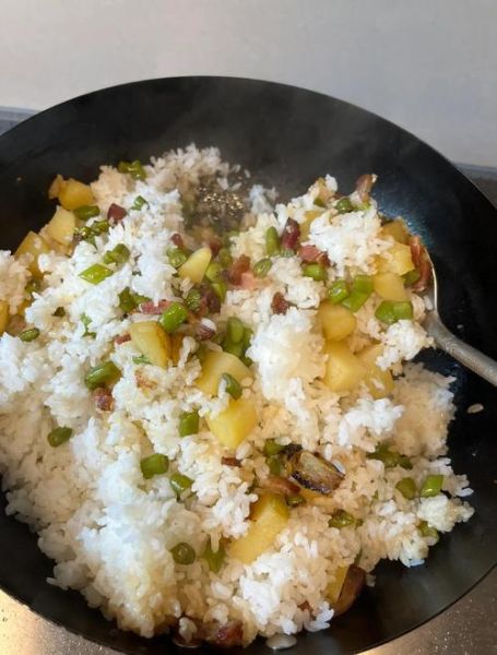 腊肉焖饭怎么做_腊肉焖饭怎么做好吃-第1张图片-山城妙识
