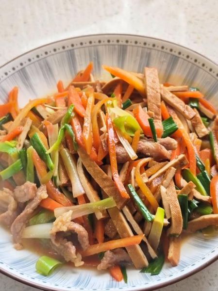 胡萝卜丝炒肉怎么做_炒多久才脆嫩-第2张图片-山城妙识