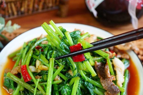 茼蒿炒肉片怎么做_茼蒿炒肉片的家常做法-第2张图片-山城妙识
