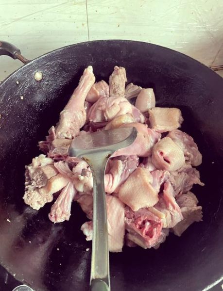 酸菜炖大鹅怎么做_东北家常做法-第1张图片-山城妙识