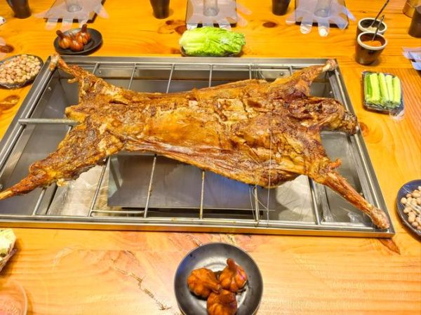 烤全羊多少钱一只_烤全羊怎么烤才外酥里嫩-第2张图片-山城妙识 烤全羊多少钱一只_烤全羊怎么烤才外酥里嫩-第2张图片-山城妙识