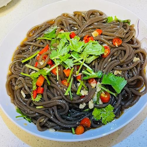 凉拌蕨根粉调料怎么调_凉拌蕨根粉用什么醋-第1张图片-山城妙识