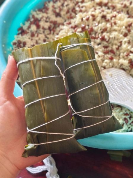 长形粽子怎么包_长形粽子包法步骤图解-第1张图片-山城妙识