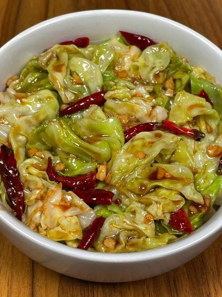 手撕卷心菜怎么炒才脆_爆炒手撕卷心菜的家常做法-第1张图片-山城妙识 手撕卷心菜怎么炒才脆_爆炒手撕卷心菜的家常做法-第1张图片-山城妙识