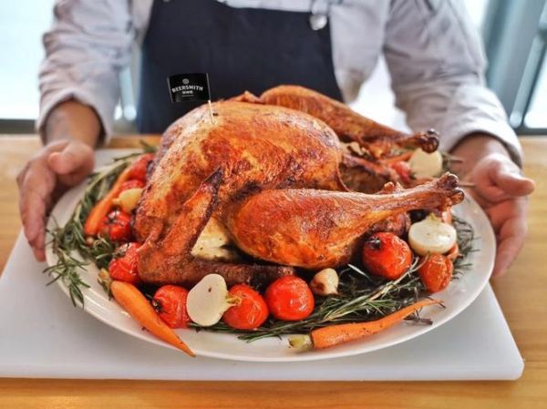 烤火鸡图片_如何烤出完美色泽-第1张图片-山城妙识 烤火鸡图片_如何烤出完美色泽-第1张图片-山城妙识