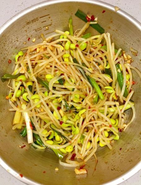 凉拌豆芽怎么做好吃_凉拌豆芽的家常做法窍门-第2张图片-山城妙识