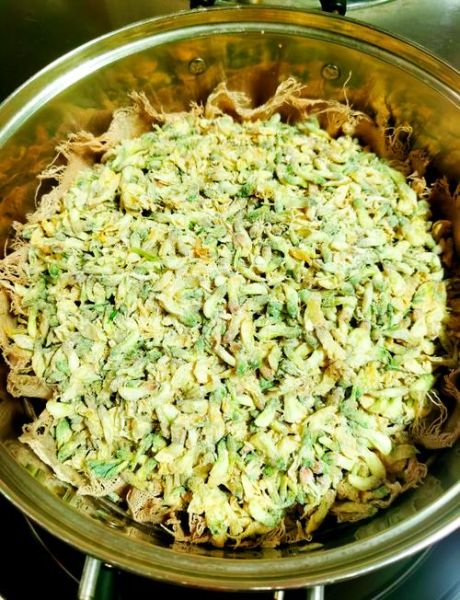 槐花麦饭怎么做_槐花麦饭的功效与作用-第1张图片-山城妙识 槐花麦饭怎么做_槐花麦饭的功效与作用-第1张图片-山城妙识