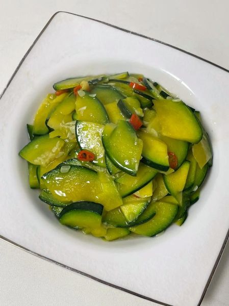 炒嫩南瓜怎么做好吃_炒嫩南瓜需要焯水吗-第1张图片-山城妙识