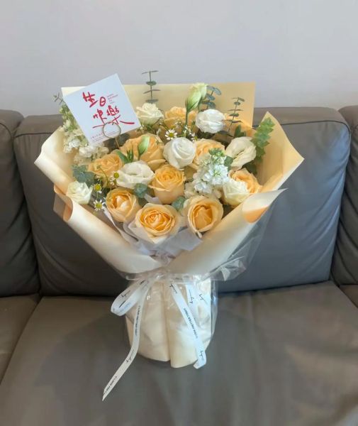 香槟玫瑰11朵代表什么_送花含义详解-第1张图片-山城妙识