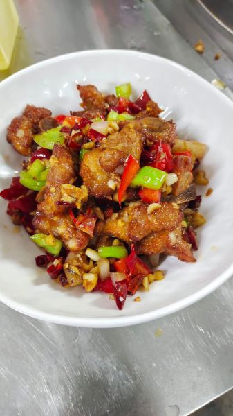 蒜香骨怎么做才酥脆_蒜香骨家常做法-第1张图片-山城妙识 蒜香骨怎么做才酥脆_蒜香骨家常做法-第1张图片-山城妙识