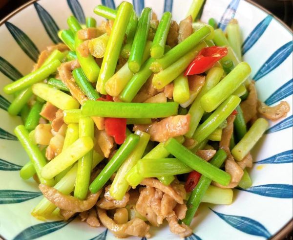 蒜苔炒肉的蒜苔用焯水吗_焯水还是不焯水-第3张图片-山城妙识