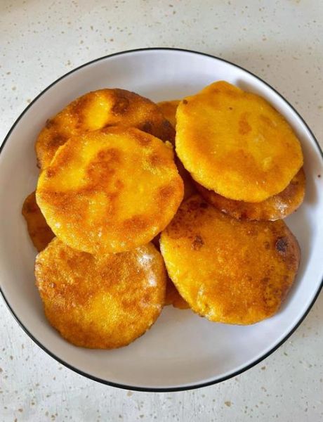 南瓜饼用面粉怎么做_家常南瓜饼做法-第1张图片-山城妙识