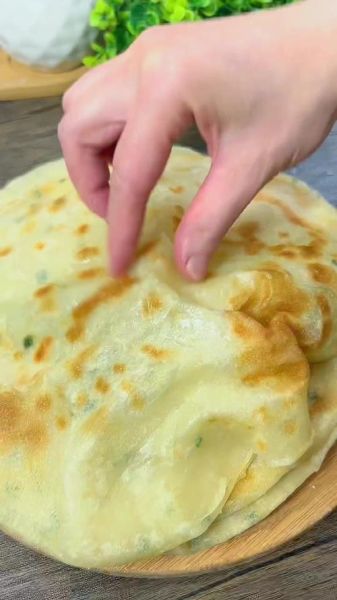 葱油千层饼怎么做_千层饼为什么分层-第1张图片-山城妙识 葱油千层饼怎么做_千层饼为什么分层-第1张图片-山城妙识