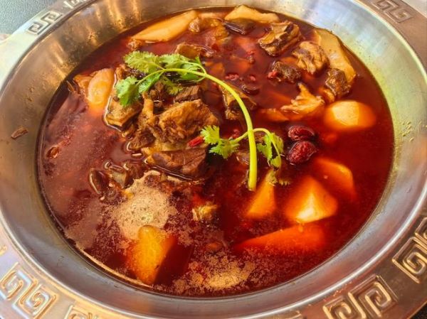 正宗红焖羊肉怎么做_正宗红焖羊肉用什么部位-第1张图片-山城妙识 正宗红焖羊肉怎么做_正宗红焖羊肉用什么部位-第1张图片-山城妙识