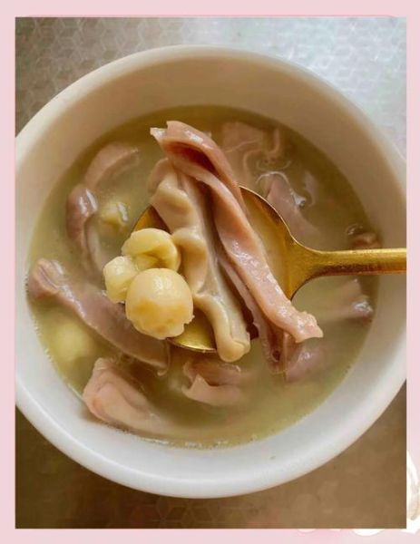 莲子猪肚汤的做法_莲子猪肚汤的功效与禁忌-第1张图片-山城妙识