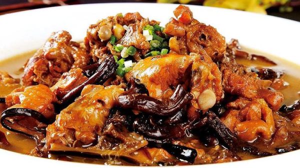 小鸡炖蘑菇面怎么做_小鸡炖蘑菇面用干蘑菇还是鲜蘑菇-第1张图片-山城妙识