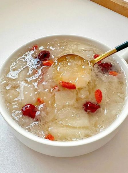 冰糖银耳汤能隔夜喝吗_隔夜银耳汤有毒吗-第1张图片-山城妙识