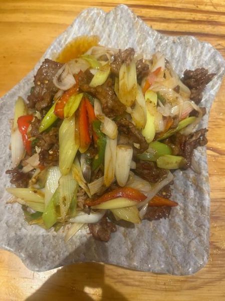 葱爆牛肉卷怎么做_葱爆牛肉卷热量高吗-第2张图片-山城妙识 葱爆牛肉卷怎么做_葱爆牛肉卷热量高吗-第2张图片-山城妙识