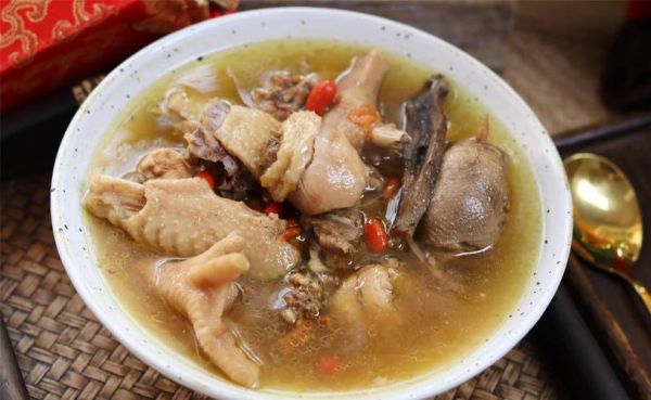 家常炖鸡汤放什么调料_炖鸡汤最忌四种料-第3张图片-山城妙识 家常炖鸡汤放什么调料_炖鸡汤最忌四种料-第3张图片-山城妙识