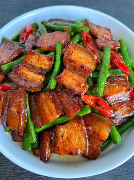 四季豆炒回锅肉怎么做_四季豆炒回锅肉先炒哪个-第1张图片-山城妙识