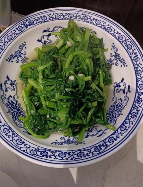 清炒菊花菜怎么炒好吃_清炒菊花菜要不要焯水-第1张图片-山城妙识