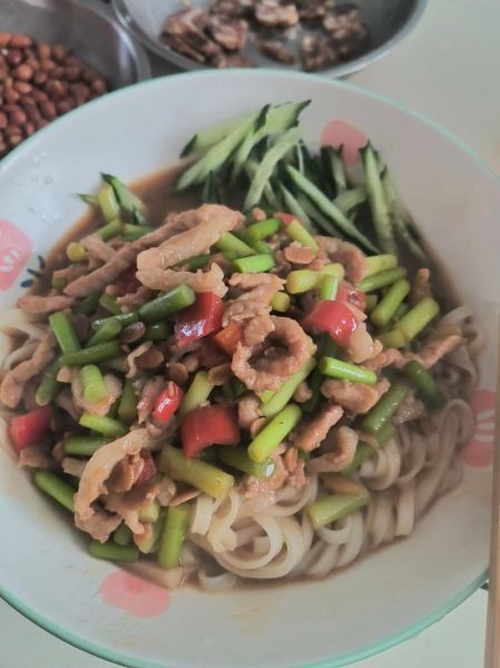 肉丝炸酱面怎么做_家常做法步骤-第3张图片-山城妙识