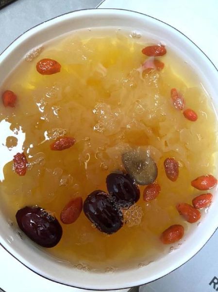 银耳羹怎么煮才出胶_银耳羹用什么锅最好-第2张图片-山城妙识