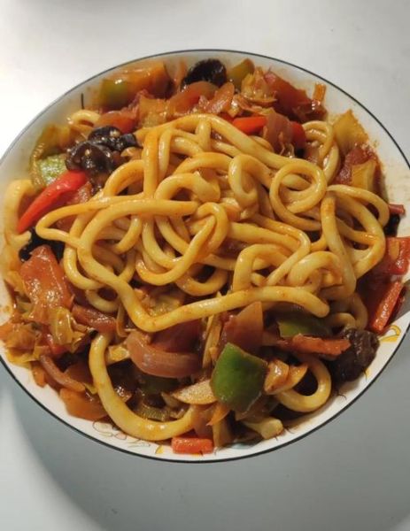 新疆拉条子拌面怎么做_正宗拉条子做法-第1张图片-山城妙识 新疆拉条子拌面怎么做_正宗拉条子做法-第1张图片-山城妙识