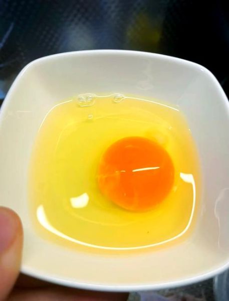 煎鸡蛋怎么不粘锅_煎鸡蛋高清图细节解析-第2张图片-山城妙识