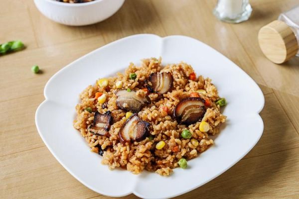 腊肉饭怎么做好吃_腊肉饭的家常做法-第1张图片-山城妙识 腊肉饭怎么做好吃_腊肉饭的家常做法-第1张图片-山城妙识