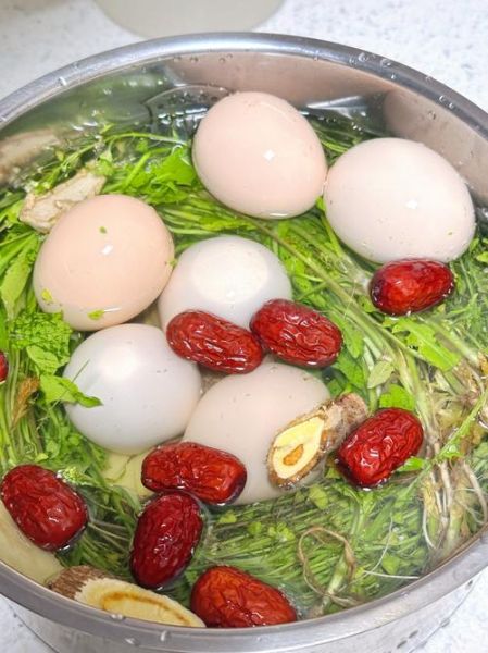荠菜煮鸡蛋的正确做法_荠菜煮鸡蛋要煮多久-第1张图片-山城妙识