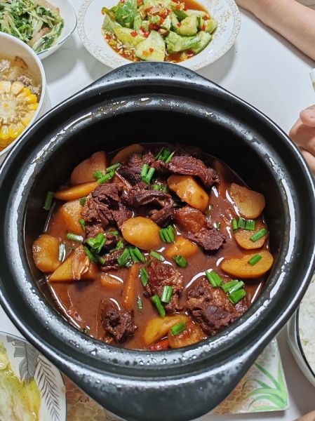 砂锅炖牛肉怎么做好吃_砂锅炖牛肉的秘诀-第1张图片-山城妙识