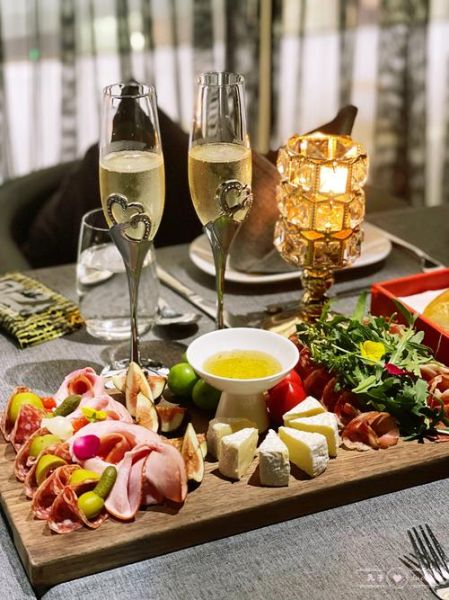 烛光晚餐怎么布置_烛光晚餐吃什么-第1张图片-山城妙识