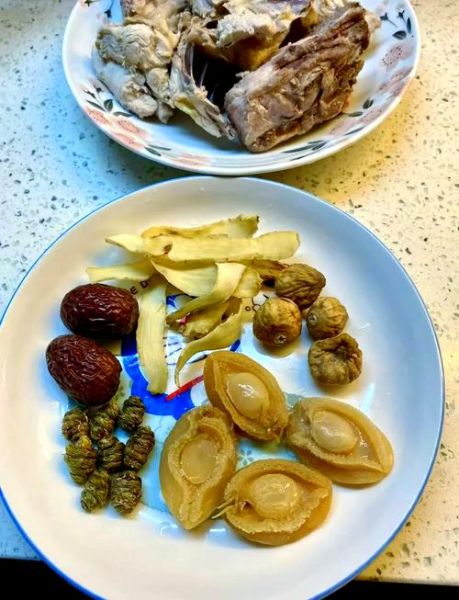 炖鲍鱼汤需要哪些材料_鲍鱼汤怎么炖才鲜-第3张图片-山城妙识