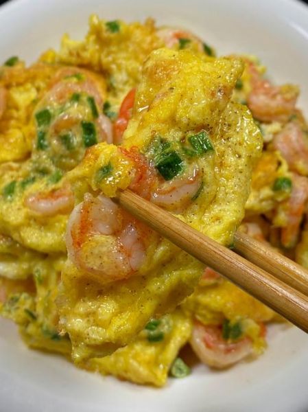 虾仁滑蛋怎么做好吃_虾仁滑蛋的嫩滑秘诀-第1张图片-山城妙识