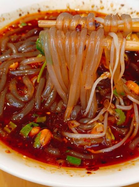 酸辣粉是什么粉_酸辣粉用的是什么粉-第1张图片-山城妙识 酸辣粉是什么粉_酸辣粉用的是什么粉-第1张图片-山城妙识