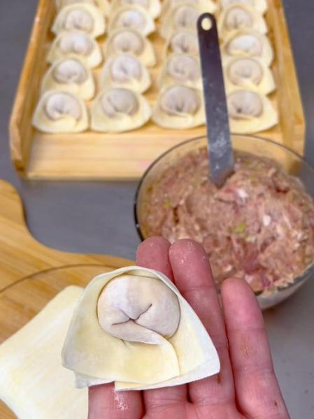 元宝馄饨的包法视频_怎么包最简单-第3张图片-山城妙识