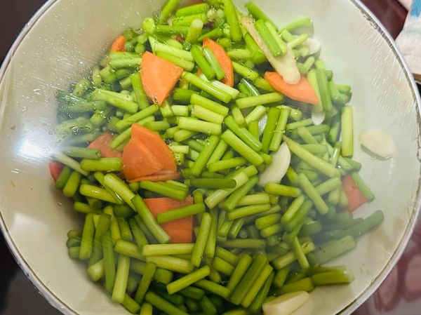 腌蒜苔怎么做_腌蒜苔的做法大全-第3张图片-山城妙识