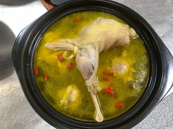 老母鸡汤怎么炖好喝_老母鸡汤炖多久才入味-第3张图片-山城妙识 老母鸡汤怎么炖好喝_老母鸡汤炖多久才入味-第3张图片-山城妙识