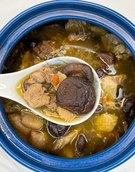 香菇怎么炖汤好喝_香菇炖汤放什么食材更鲜-第1张图片-山城妙识