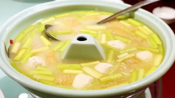 奶汤蒲菜怎么做_蒲菜奶汤正宗做法-第3张图片-山城妙识