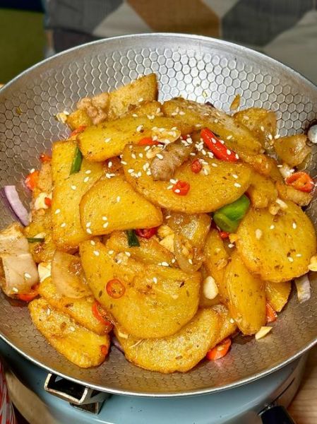 干锅土豆片怎么做_干锅土豆片的家常做法-第1张图片-山城妙识